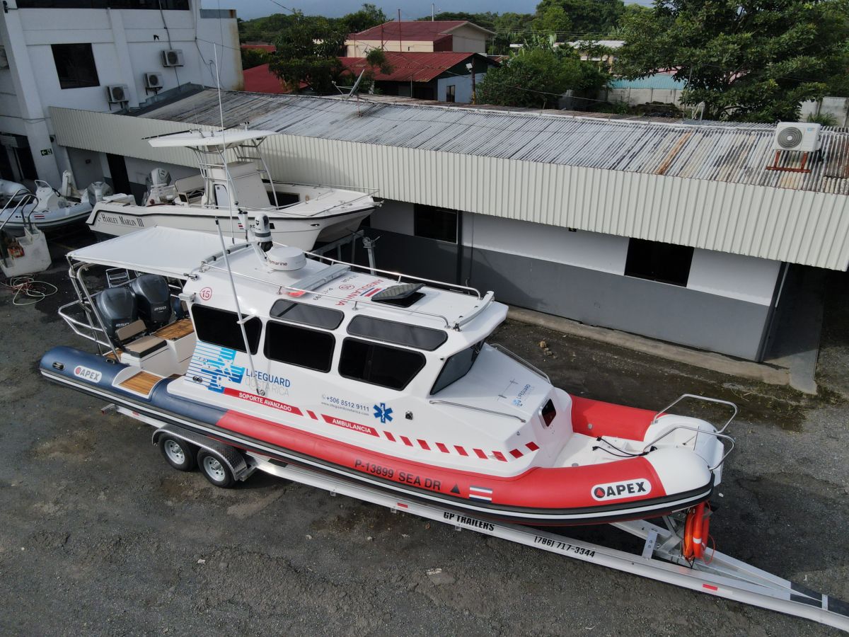 First Apex 33 feet full cabin custom made | Apex Boats